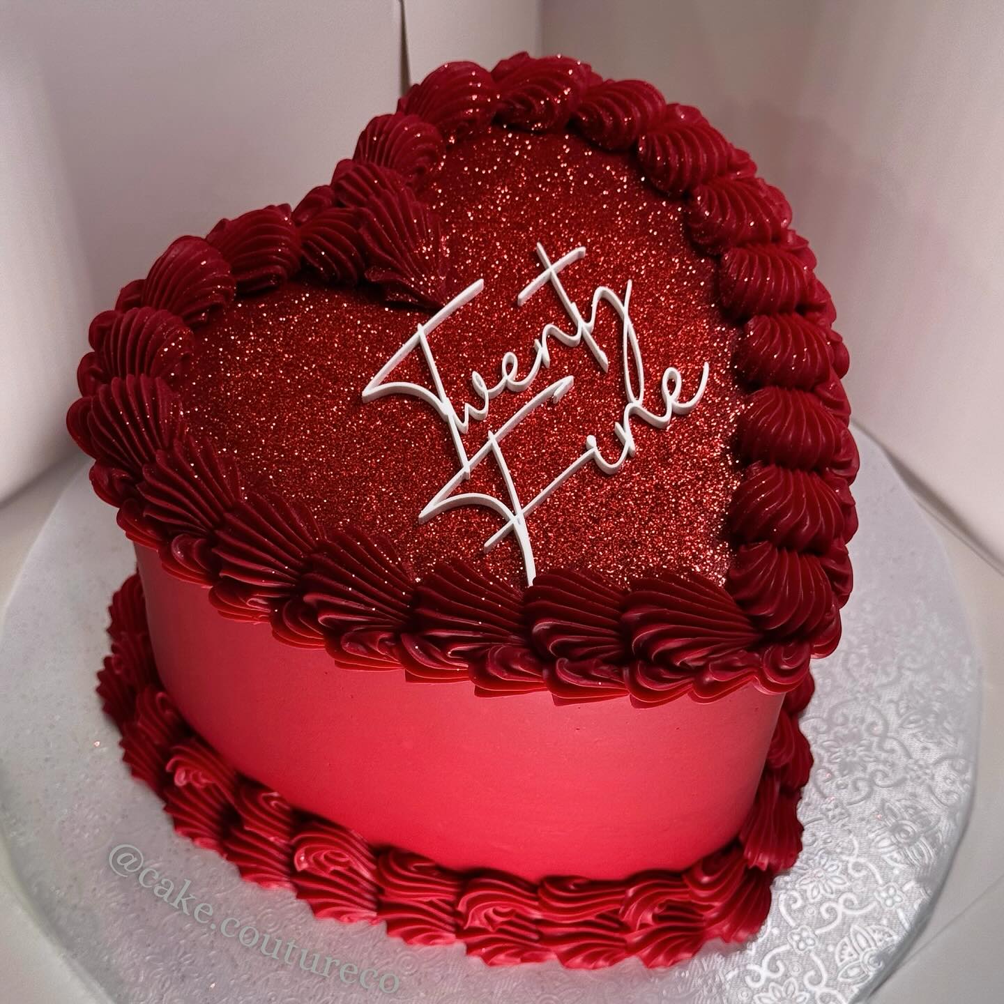 23 Stunning Heart Cake Design For Valentine's Day (2026) - Oh My Gut