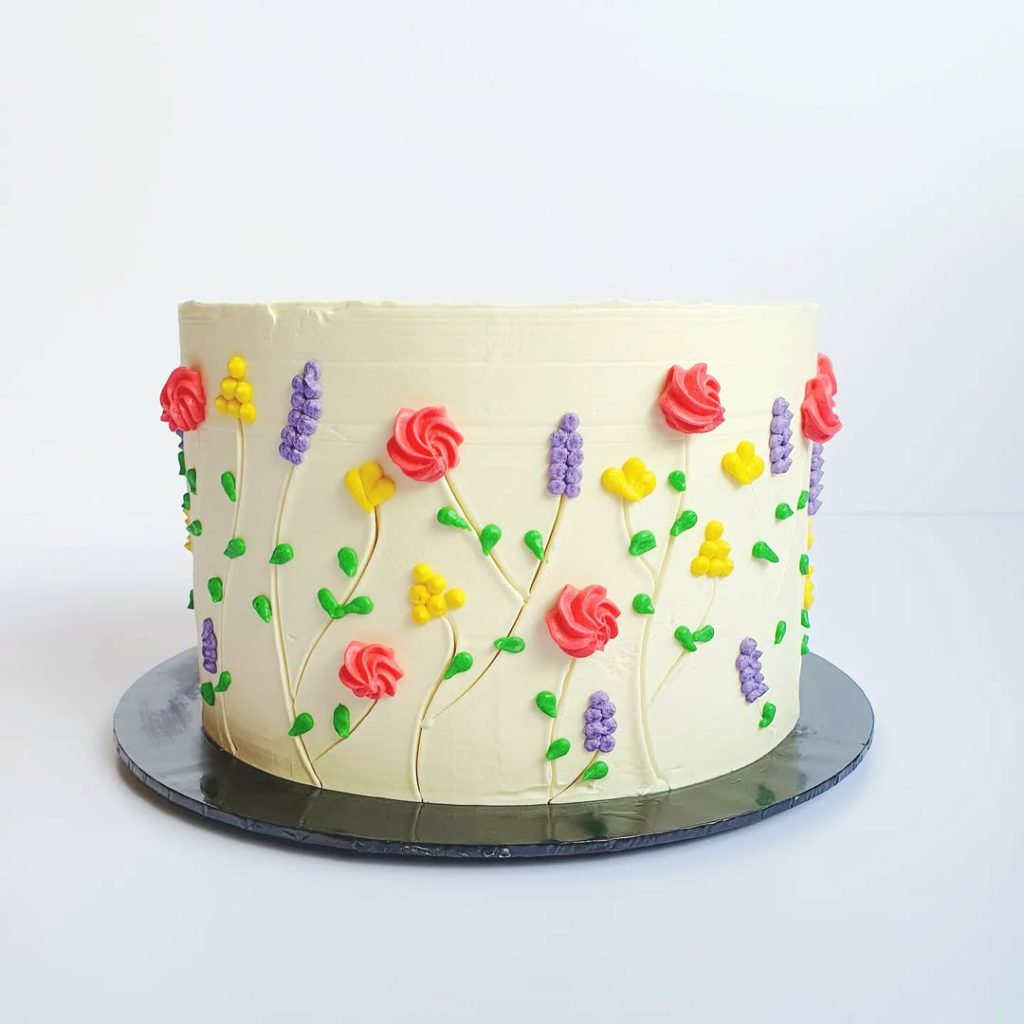 23 Classy Simple Floral Cake Designs (2026) - Oh My Gut