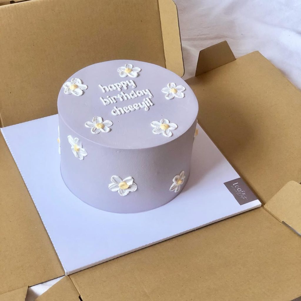 23 Classy Simple Floral Cake Designs (2026) - Oh My Gut