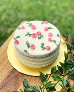 23 Classy Simple Floral Cake Designs (2026) - Oh My Gut
