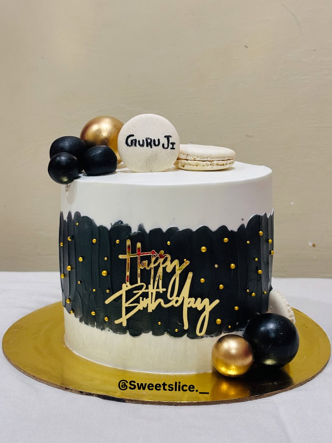 21 Creative Cake Designs For Men Birthday (2026) - Oh My Gut