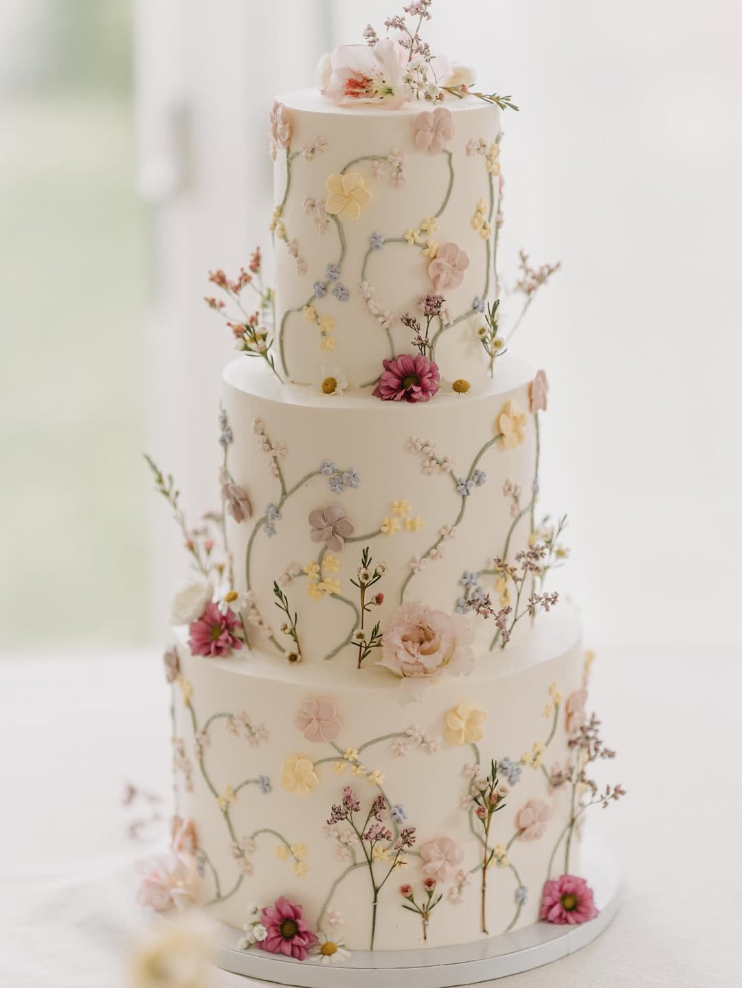18 Aesthetic Cake Design Ideas (2026) - Oh My Gut